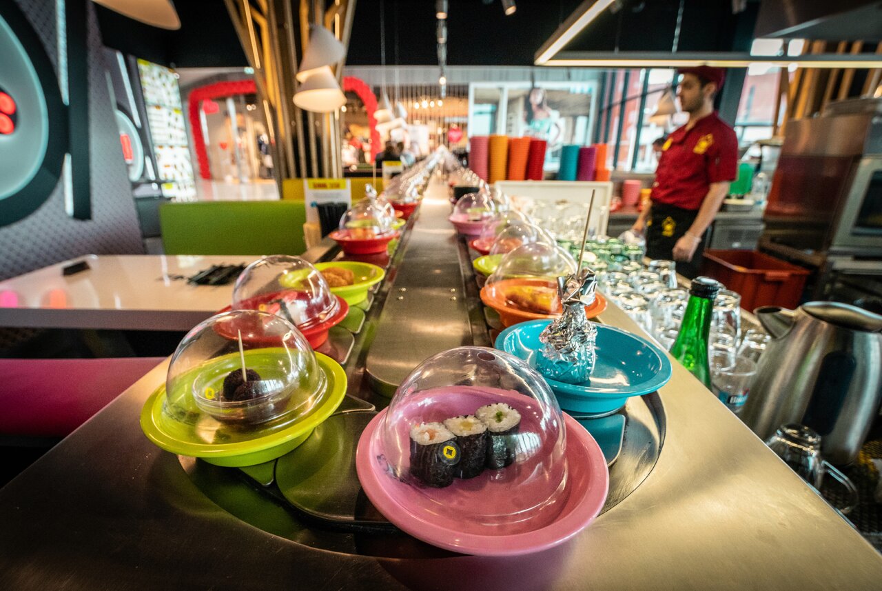 1,5 hod. neomezené konzumace running sushi v Hradci | Slevomat.cz