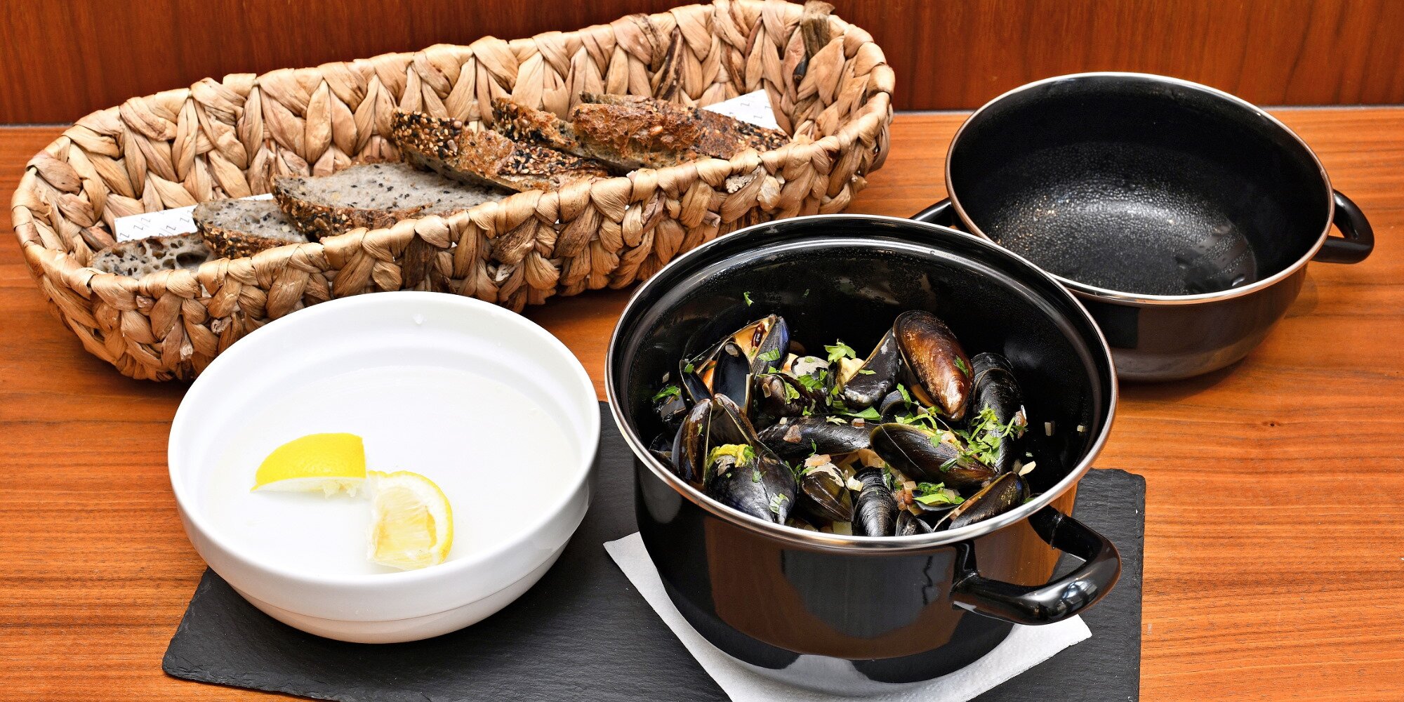 Slávky na víně a sklenička bílého v Nerudovce | Slevomat.cz