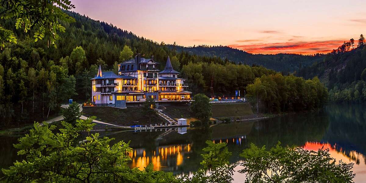 Pobyt v Karlových Varech se snídaní, polopenzí i wellness | Slevomat.cz